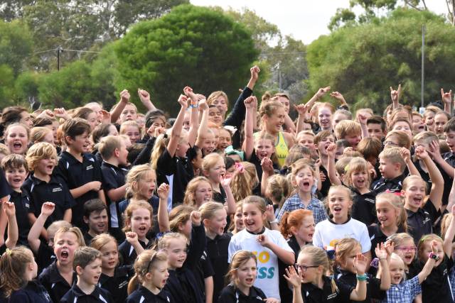 Jess Trengove receives a hero’s welcome | PHOTOS/VIDEO | Limestone ...